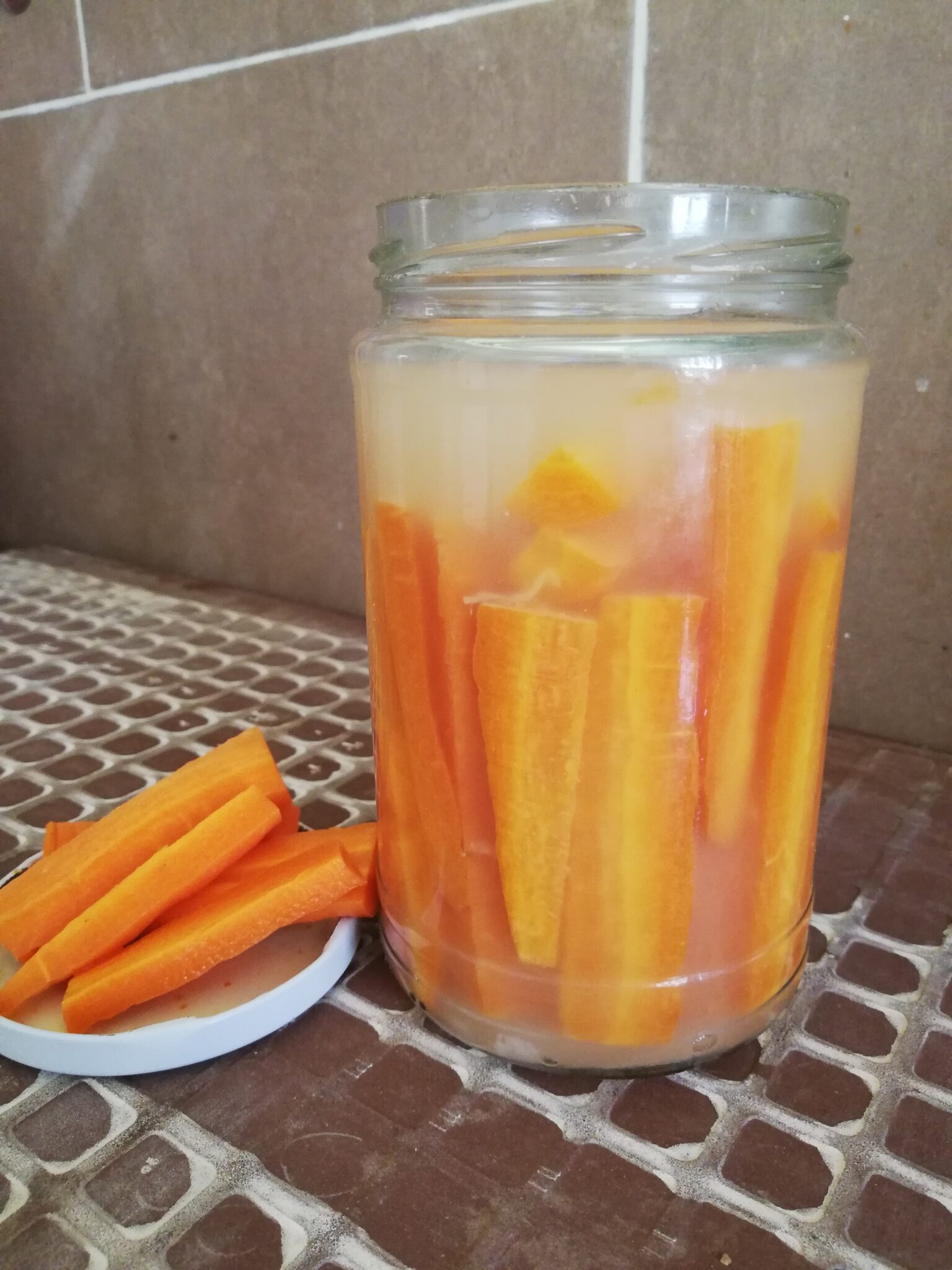 How to Make Lacto Fermented Carrots with Ginger (Easy Gut-Healthy Snack ...